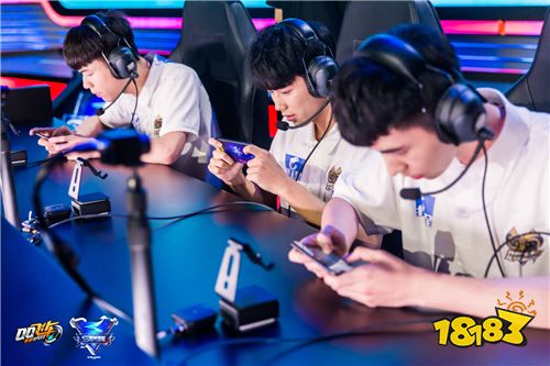 QG、RSG狭路相逢 极速对决尽在《QQ飞车手游》S联赛总决赛_18183.com