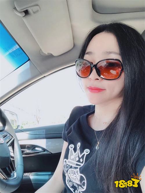 最美女军官出炉 红警OL选美大赛面面观_18183.com