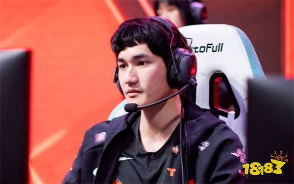 虎牙LPL：期待已久LPL即将重新开战 UZI解说带你体验不一样的全新比赛！_18183.com