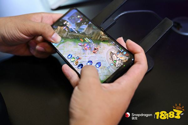 直击CJ2023第二日 ROG7系列展位人气依旧现排队长龙！_18183.com