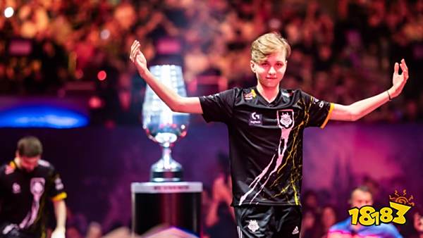 m0NESY成科隆历史上最年轻的冠军选手