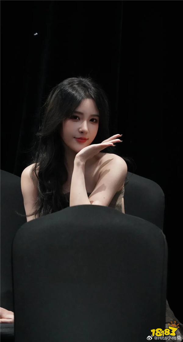 【LPL老婆】Rita全明星赛现场照，终于穿上喜欢的白裙子~_18183抖音专区