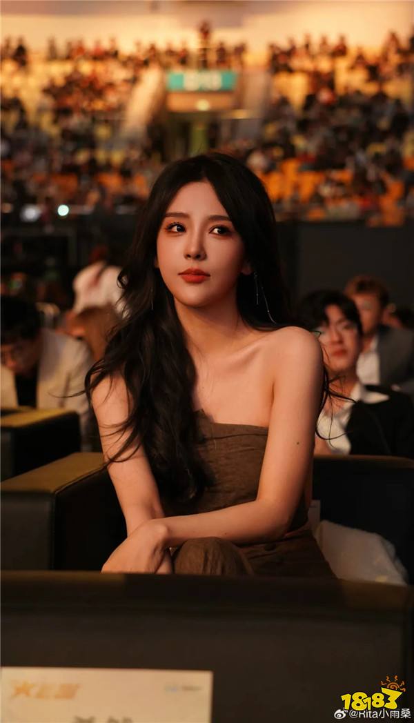 【LPL老婆】Rita全明星赛现场照，终于穿上喜欢的白裙子~_18183抖音专区