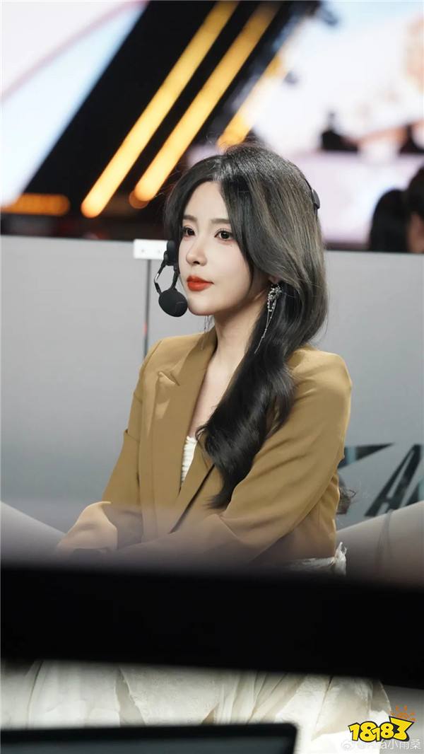 【LPL老婆】Rita全明星赛现场照，终于穿上喜欢的白裙子~_18183抖音专区