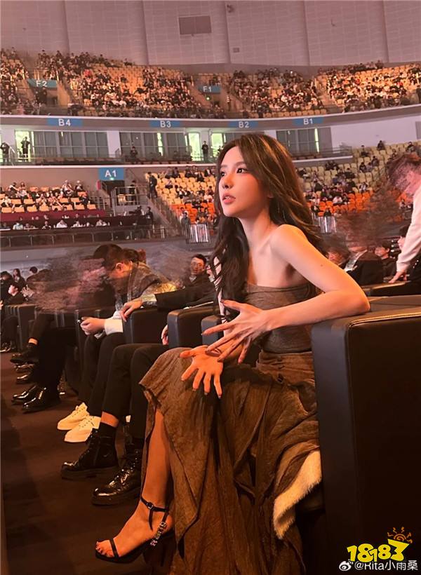 【LPL老婆】Rita全明星赛现场照，终于穿上喜欢的白裙子~_18183抖音专区