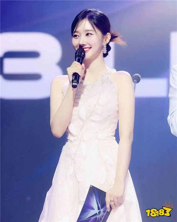 【LCK老婆】LCK美女主持尹秀彬更新颁奖典礼照片，网友直呼老婆我爱了！_18183抖音专区