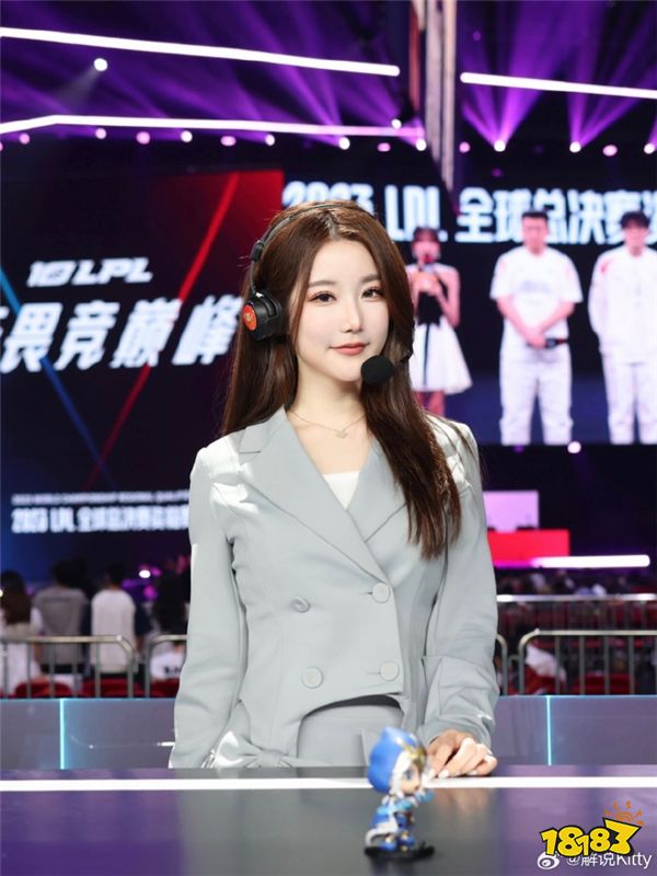LOL资讯：新人美女解说Kitty疑似与G2AD新恋情曝光？_18183抖音专区