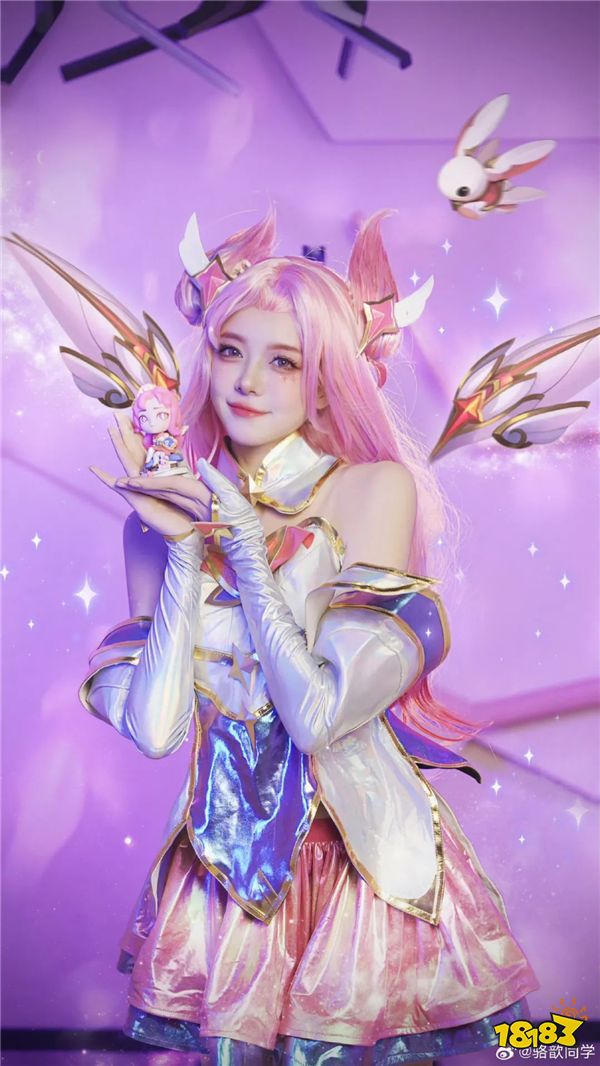 【LPL老婆】骆歆与kitty的卡莎cos照！可爱和性感你选择谁？_18183抖音专区