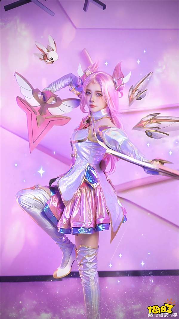 【LPL老婆】骆歆与kitty的卡莎cos照！可爱和性感你选择谁？_18183抖音专区