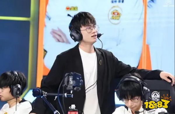 KPL情侣教练花式秀恩爱 两人被爆疑似已同居_18183.com