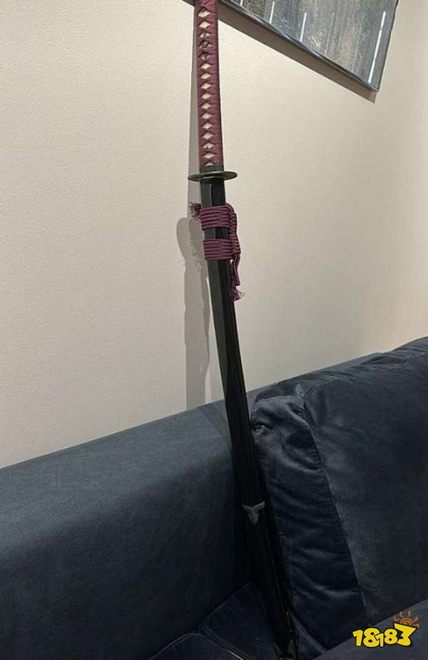 CS资讯：s1mple发布武士刀照片暗示加入NIP_18183.com