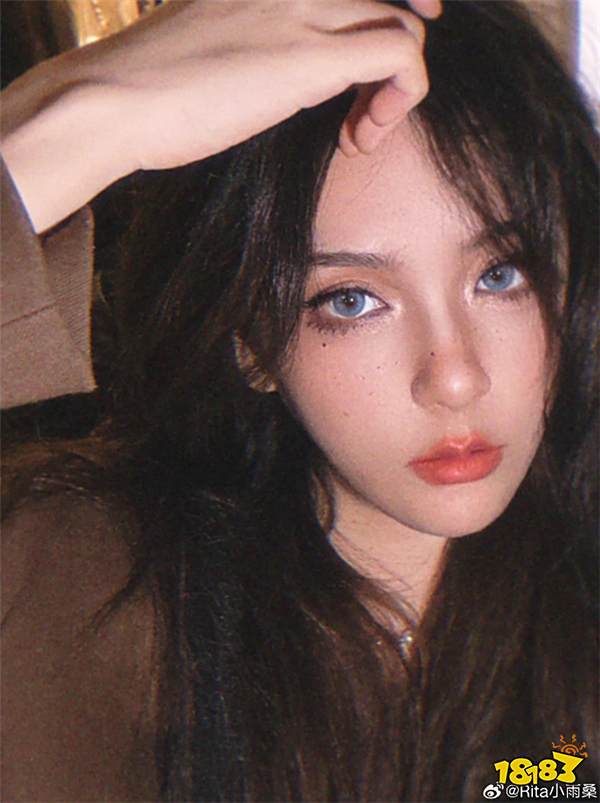 Rita魅惑烟熏性感值拉满！这就是来自成熟姐姐的魅力吗？_18183.com