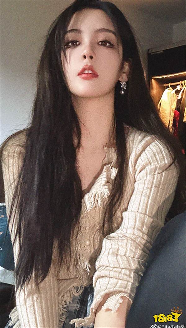 Rita魅惑烟熏性感值拉满！这就是来自成熟姐姐的魅力吗？_18183.com