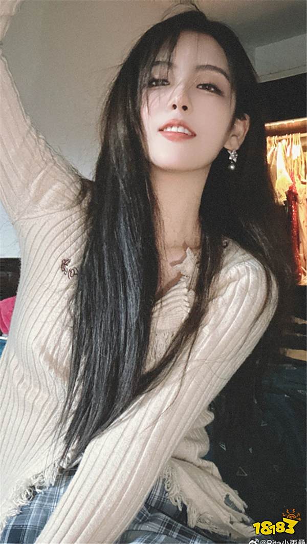 Rita魅惑烟熏性感值拉满！这就是来自成熟姐姐的魅力吗？_18183.com