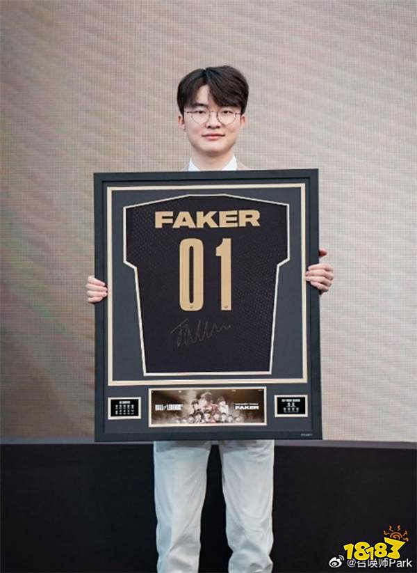 Faker名人堂颁奖仪式！下一个名人堂入选选手竟然是他？_18183.com