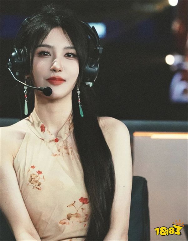 LOL解说Rita的黑丝与白丝之争！哪款能够让你更动心？网友：腿玩年！_18183.com