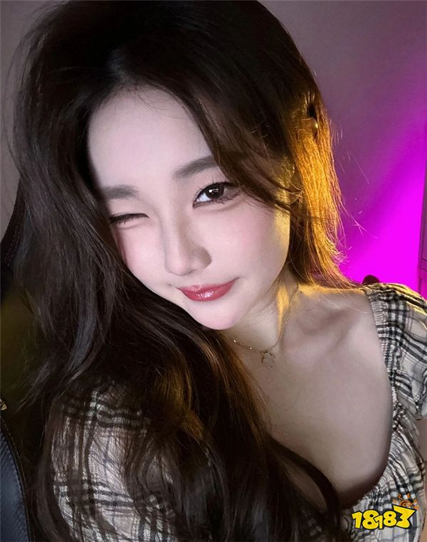 LPL英文流解说Kitty是YYDS！富有且慷慨的代名词！网友：我的视线离不开Kitty3秒？_18183.com