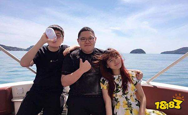 骚猪PDD终于要回来直播了？其女友沈灵敏开直播疑似帮PDD复播试水？_18183.com