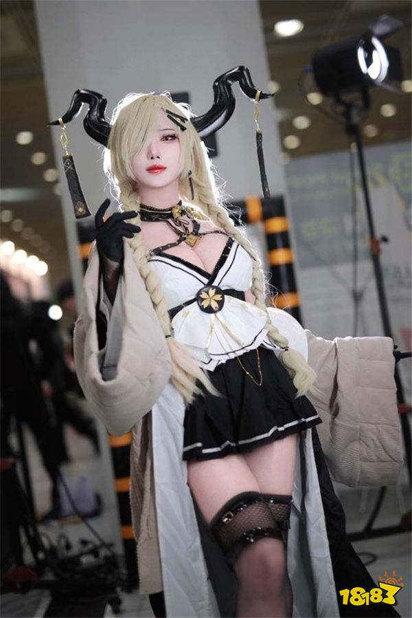 韩国妹子COS《碧蓝航线》尾张舰船！一双黑丝网袜吸引无数网友跪舔？_18183.com