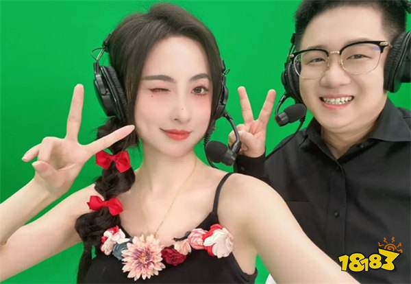 性感红唇火辣吊带！LOL要凉，LPL解说鼓鼓转型擦边主播大跳热舞？_18183.com