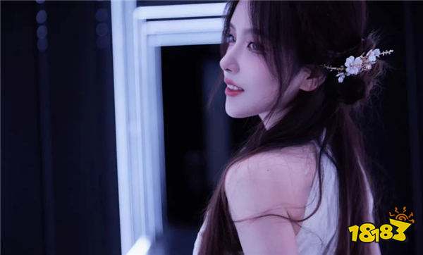 LPL女解说Rita喝酒直播只为满足榜一的变态要求？撒娇卖萌怼脸嘟嘴一脸娇羞！_18183.com