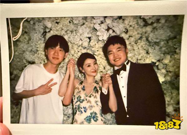 Uzi和奥咪咪八年爱情长跑终得圆满！婚礼现场Ming热情亲吻Uzi？！_18183.com