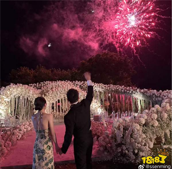 Uzi和奥咪咪八年爱情长跑终得圆满！婚礼现场Ming热情亲吻Uzi？！_18183.com